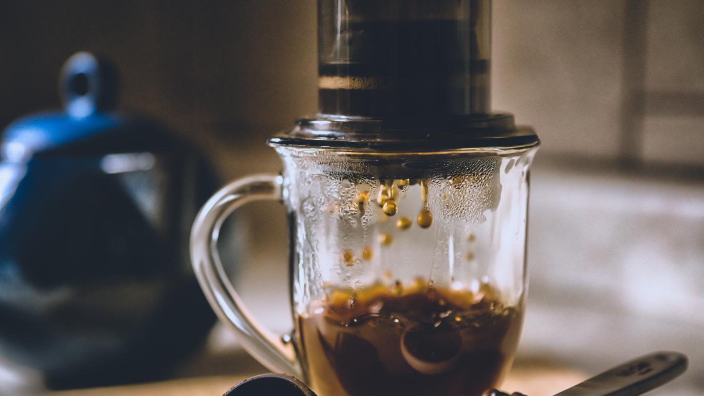 Guide: Tre måder at brygge god kaffe i naturen | Det Danske Spejderkorps
